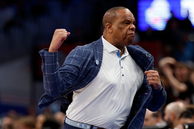 What UNC basketball coach Hubert Davis said about Derek Dixon's play ...